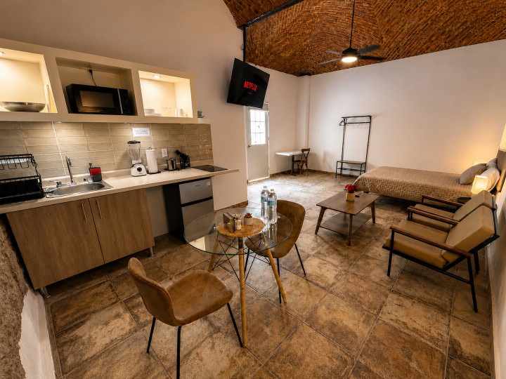 New Spacious Suite Queenbed Kitchen Downtown - León