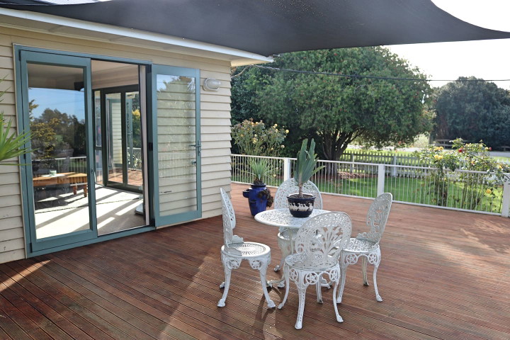 Rose End Escape - Greytown