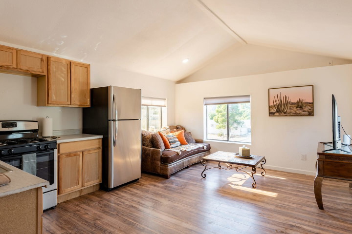Perfect, Fully Furnished 1-bed Condo - Arizona