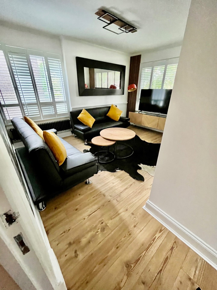 Beautifully Refurbished 3 Bed Flat,free Parking - 