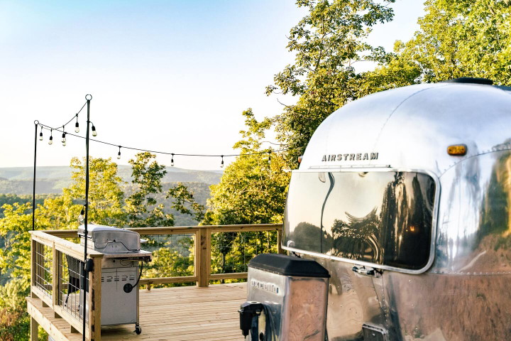 Mountain Air Escapes | Secluded Airstream +Hot Tub - Arkansas