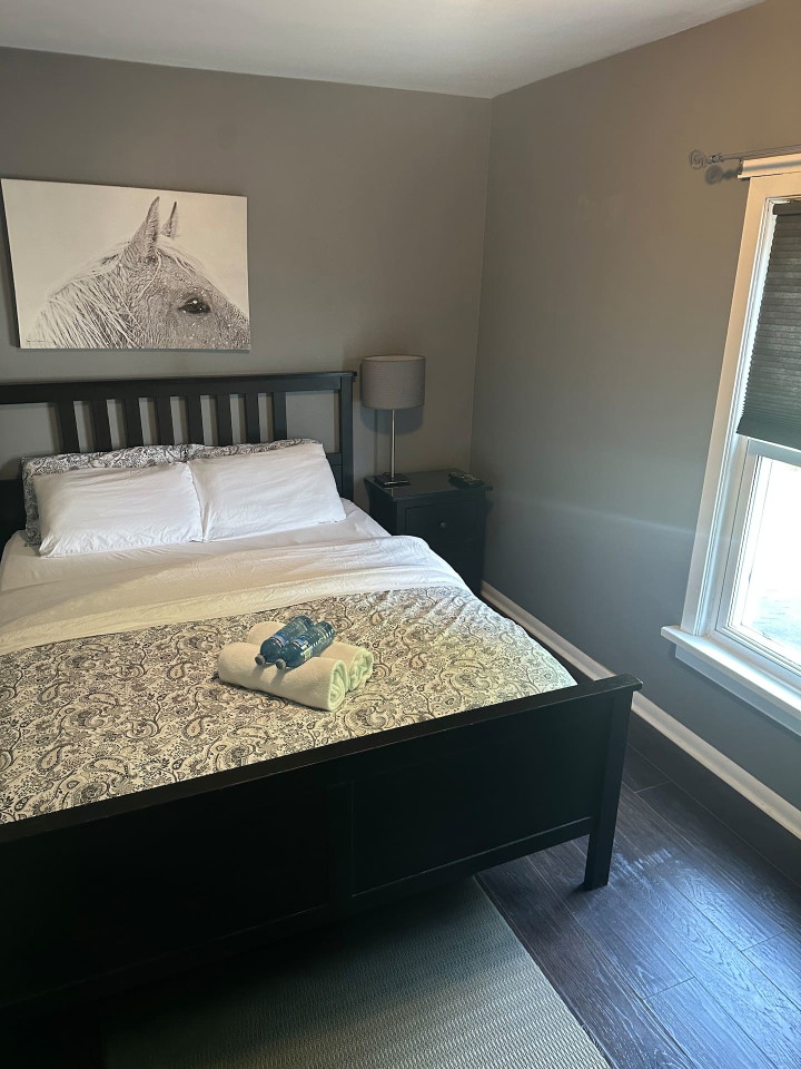 Beautiful Room Close To Attractions! - Ontario