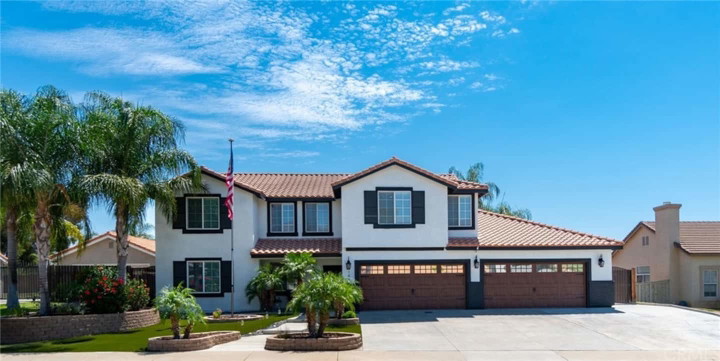 Spacious 5-bedroom Home For Your Relaxation Needs - Lake Elsinore, CA