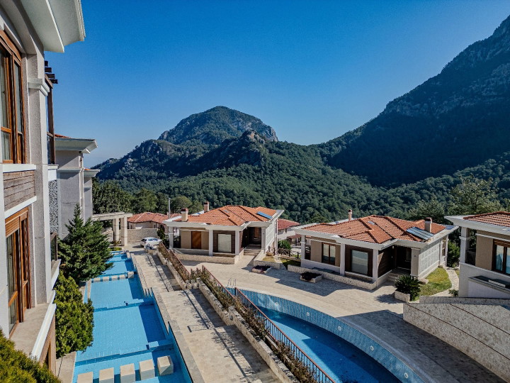 Spacious Mountain View Home With Pool Access - Antalya