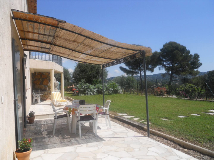 Mougins : 2 Pièces Dans Villa, En Rez De Jardin - Mougins