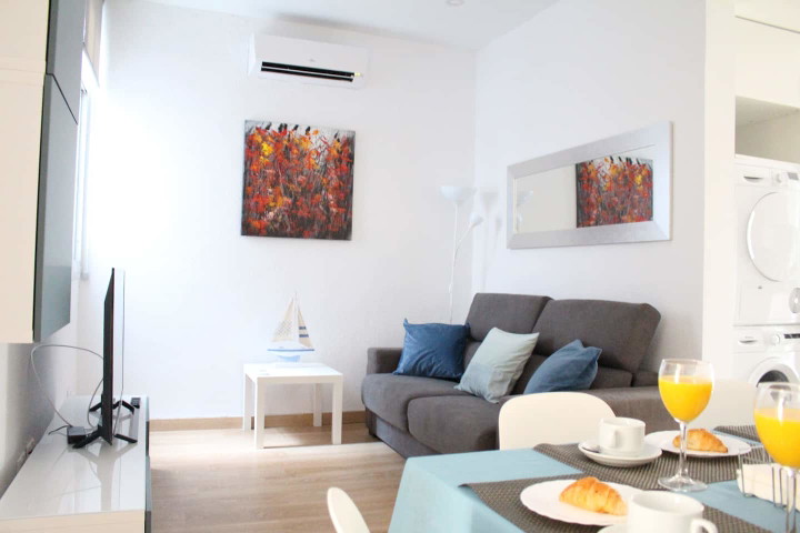 Metro And Beach Apartment Two - Badalona