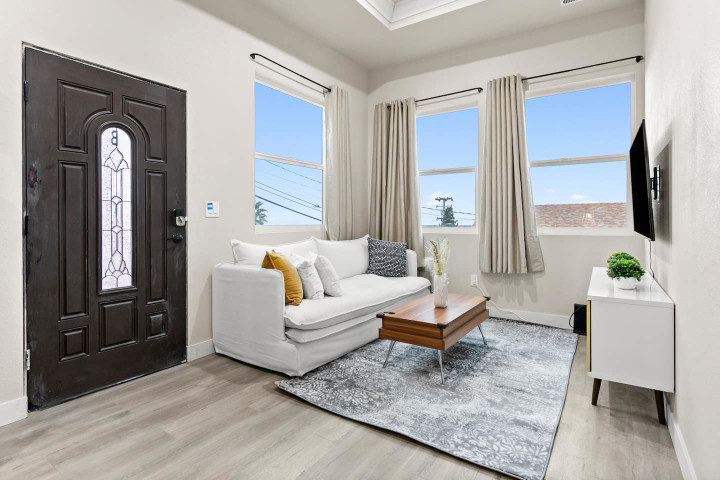 New 2b1b Home + Large Patio+hvac - San Leandro, CA