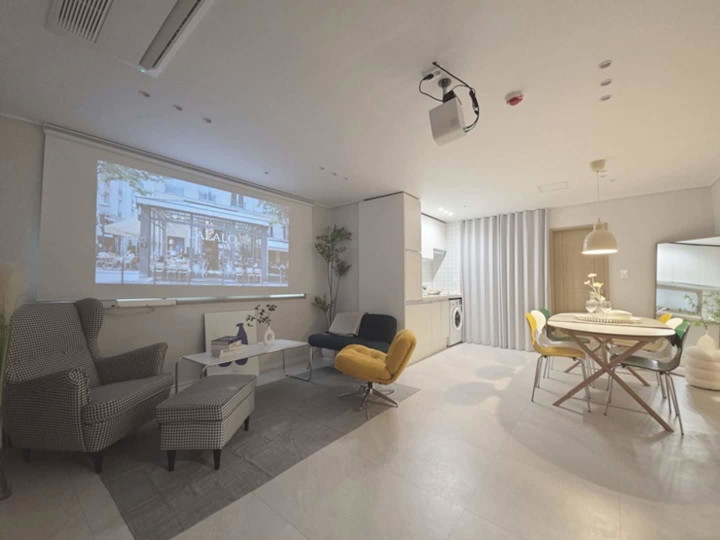71 서면, 전포사잇길   감성스테이 # 빔프로젝터 영화관 # - Busan