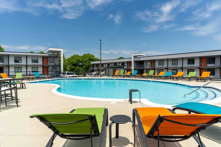 Mid-century Luxury Condo | Lu 6mi + Pool/cornhole - Lynchburg, VA