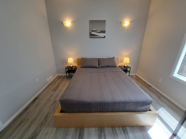 Freshly Renoed 2bdrm Close To Downtown/broadway - 새스커툰