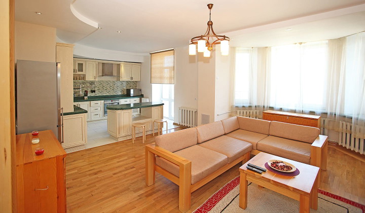 Heart Of Ub: Stylish 2br By Chinggis Square - China