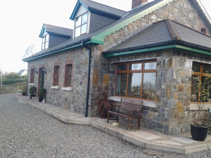 Carlingford's  Hill Top Cottage - Carlingford