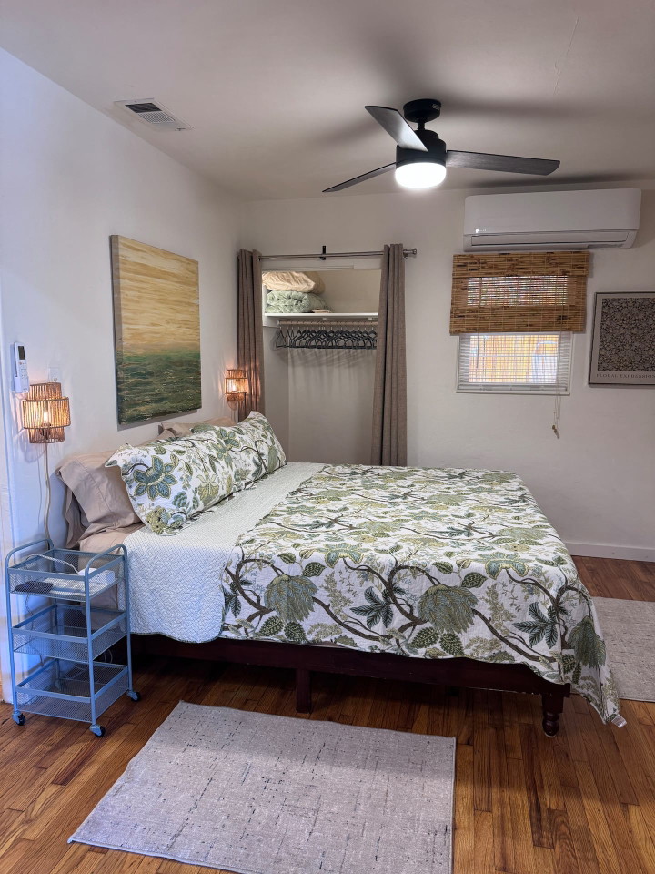 Prime Downtown Studio Location Near Everything - Modesto, CA