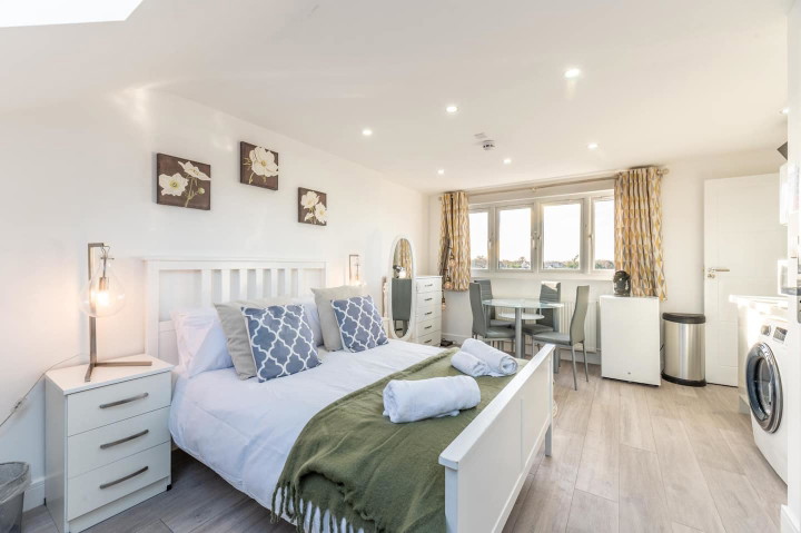 Chic Loft Studio Near Kingston | Ev Charger - Surbiton