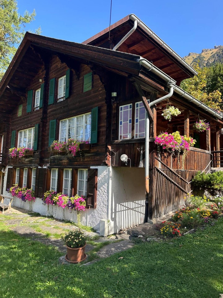 Cosy Traditional Swiss Chalet - Mürren