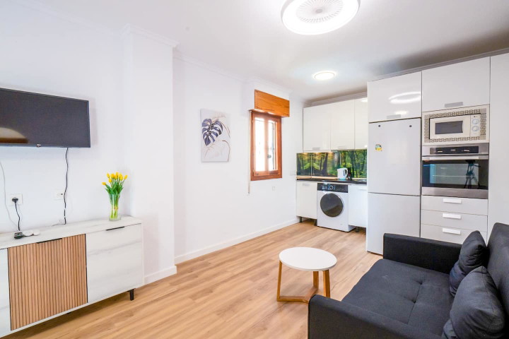 Newly Renovated & Bright Studio, Pool, 650m Beach - Torrevieja