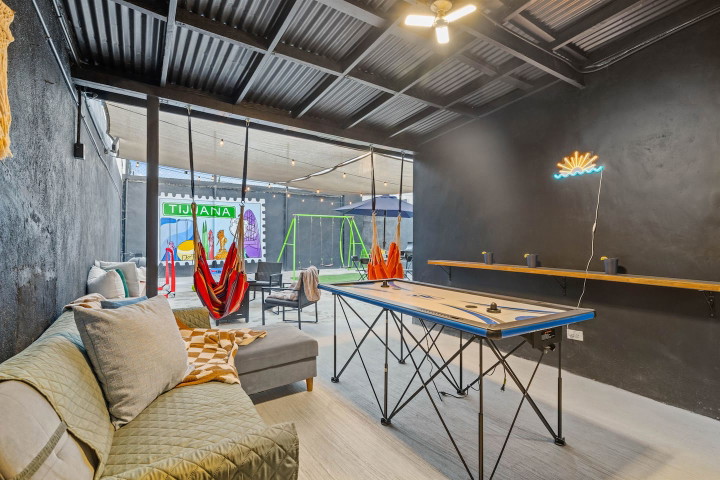 Family Fun- Garage: King Beds, Fire Pit, Sleep 19 - Tijuana