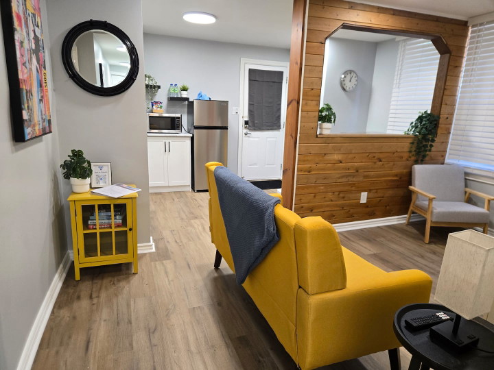 Yellow Door Suite, Private Entrance, Free Parking - Sault-Sainte-Marie