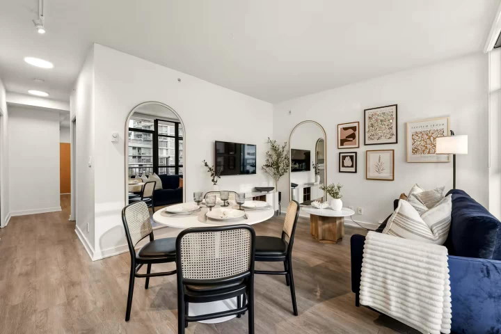 Cozy Downtown Escape | 3beds | Parking, Fast Wifi - Vancouver
