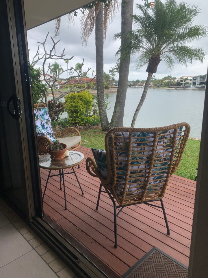 A Large Unit Overlooking A Canal. - Mooloolaba