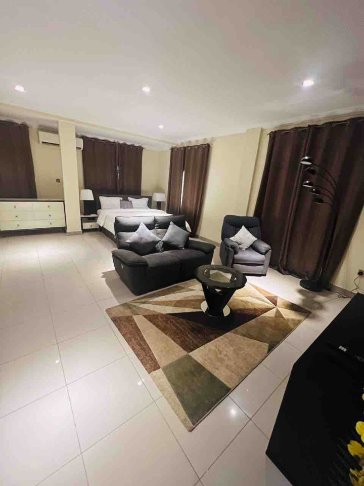 Affordable 1br Near Osu | Gated, Pool, Wi-fi - Accra