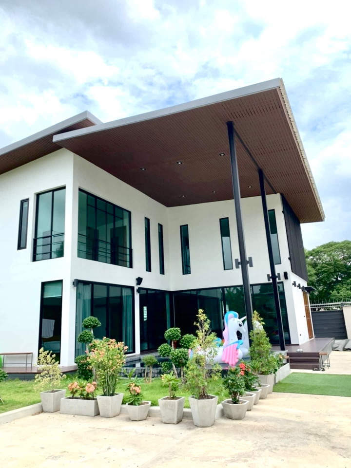 Modern 3-bedroom Luxury Villa With Private Pool - Bangkok