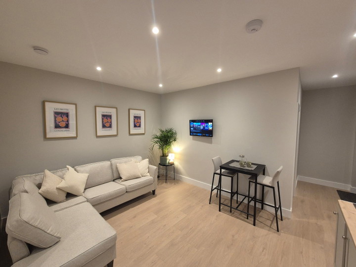 Modern Bright And Spacious 1 Bedroom Apartment. - Ashbourne