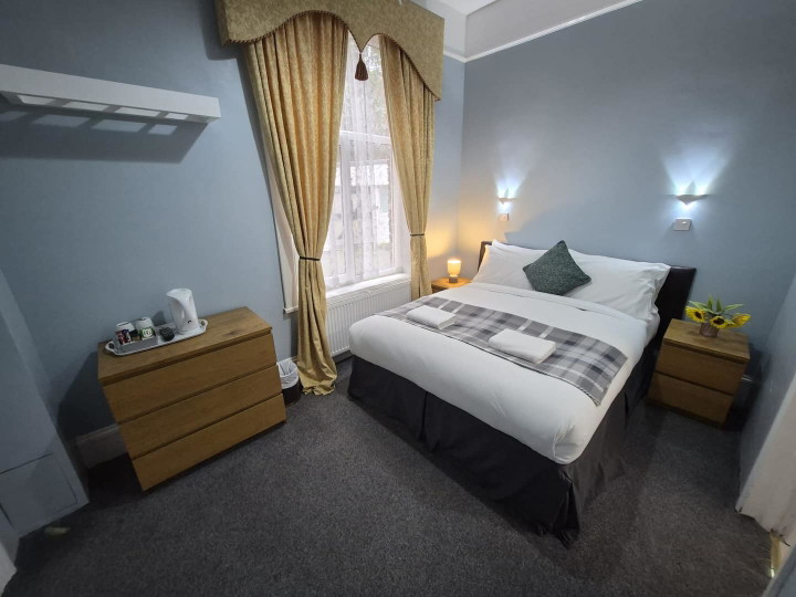Groundfloor En-suite King Bed Room | Sleeps 2 - Portsmouth