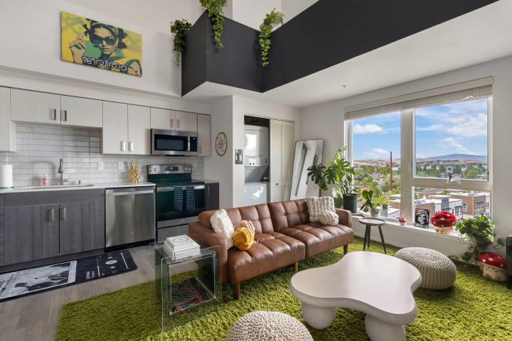 Emerald Loft | 24/7 Gym + Hot Tub | Workspace - Reno, NV