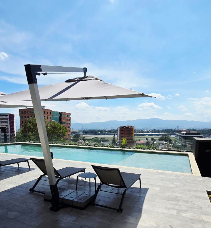 Modern Zone 14 Apt. With Rooftop Pool & Parking - Guatemala City