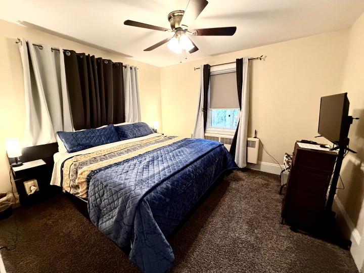 Private Suite-free Parking,near Boston Airp-train - Malden, MA