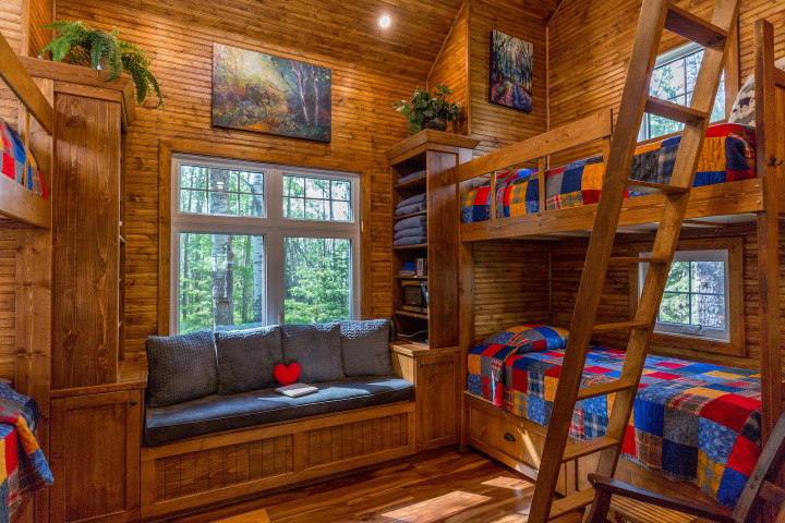 Woodsy Cabin Getaway-four Season Paradise - Alberta