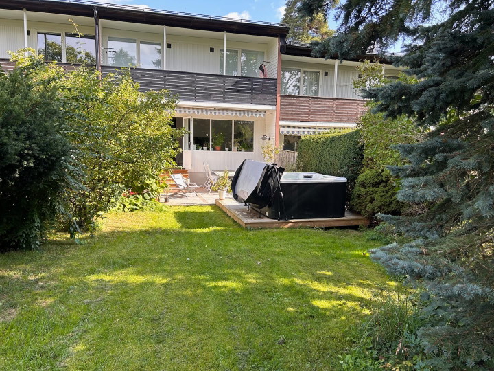 Rymligt Radhus Med Spabad - Stockholm