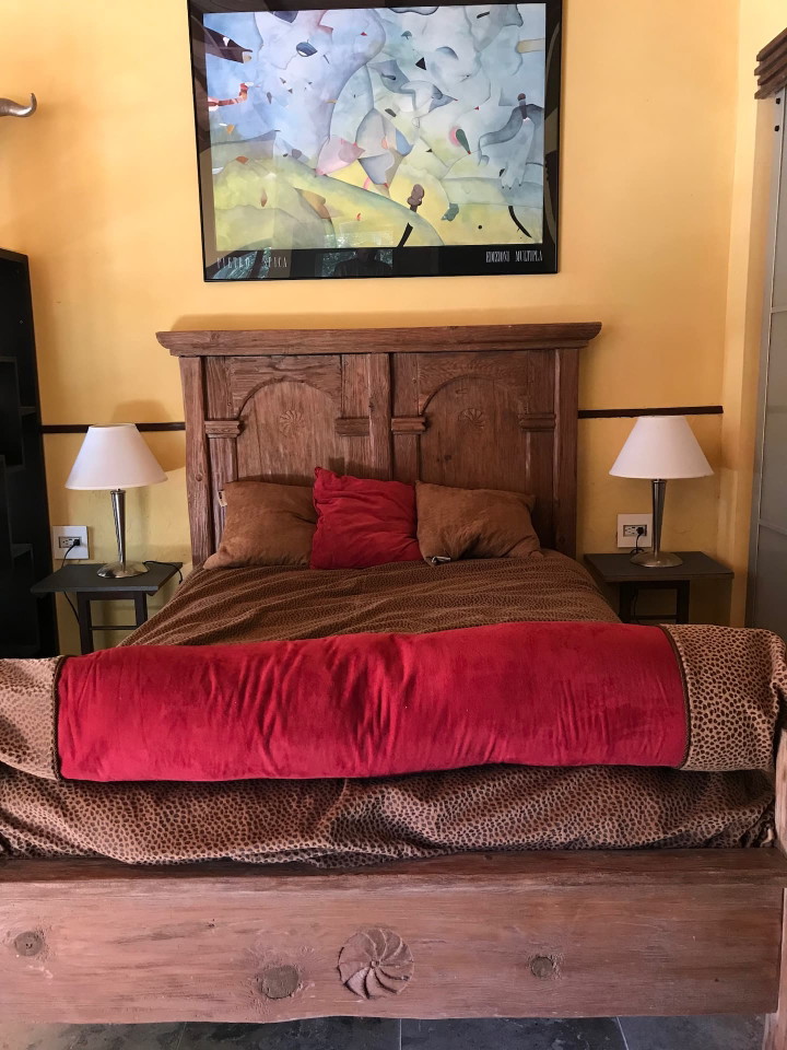 Charming Guest House With Balcony - Calabasas, CA