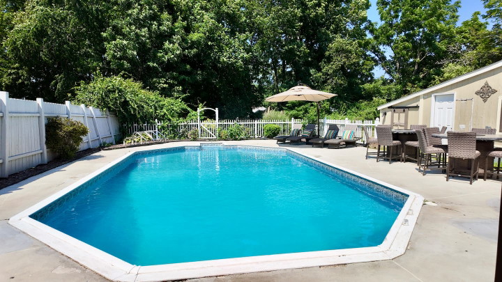 Spacious 7br Family Home W/ Pool & Hot Tub! - Norwich, CT