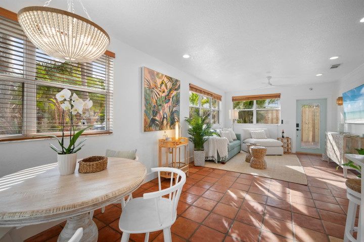 Palm Villa By Beach Boutique Rentals - Anna Maria, FL