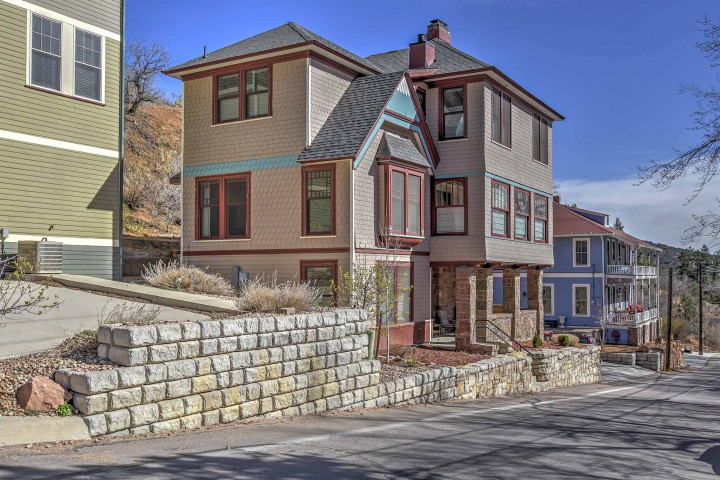 Manitou Getaway | Spacious 4 Br Retreat - Manitou Springs, CO