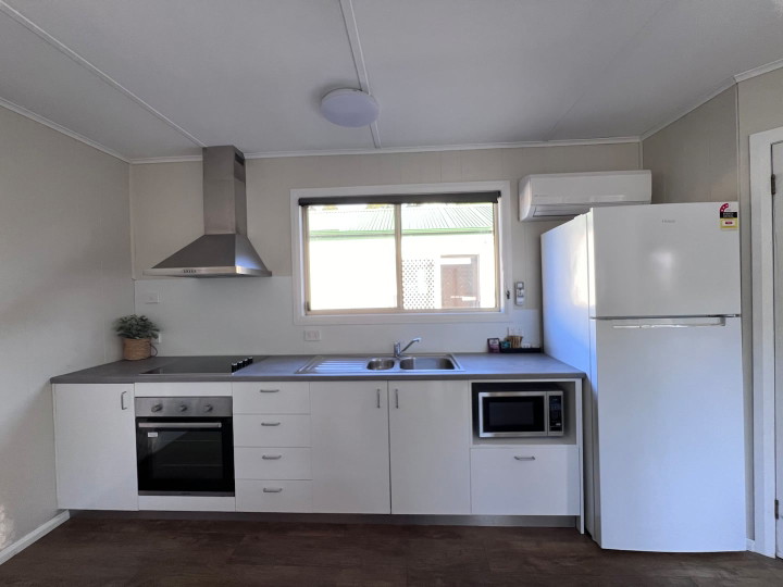 Family Cabin @ Strahan Beach Tourist Park - Tasmania