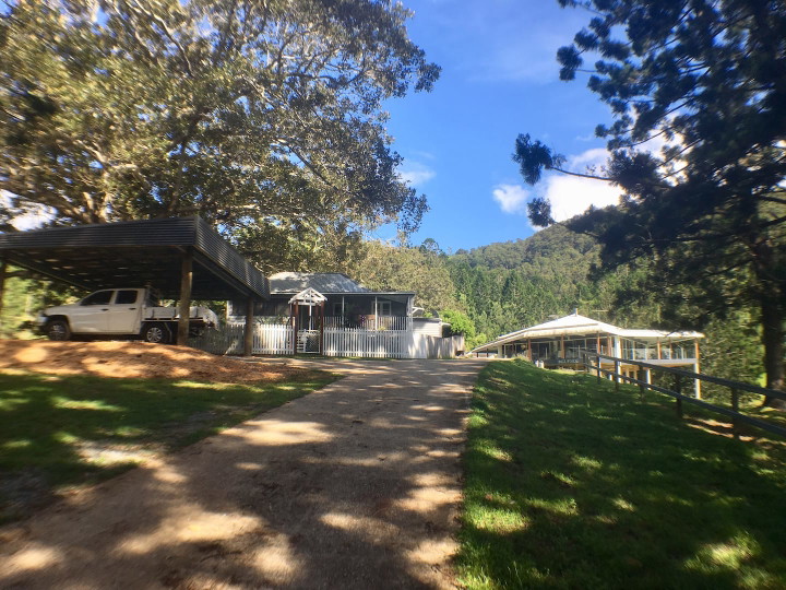 Historical Settlers Cottage - 4 Bdrms, 2 Bathrooms - Springbrook National Park