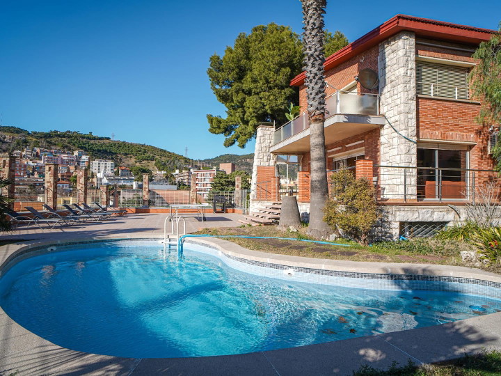 Grande Casa Con Piscina In Città! - Barcellona