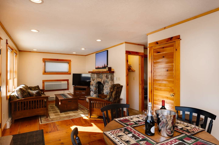 Two-bedroom Cabin - Lake Placid, NY