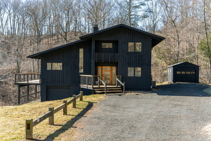 Ct River Retreat - Modern Home With Ct River Views - Middletown, CT