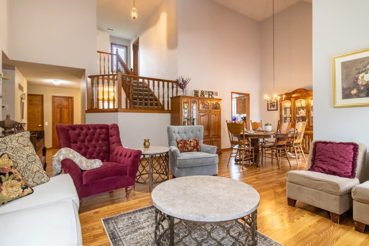 Sleeps 12! Main Level Primary Suite-backyard Oasis - Lawrence, KS