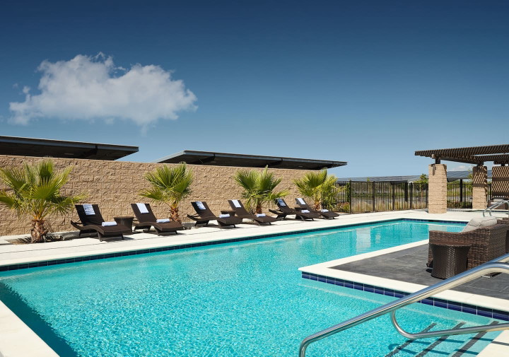 Near Levis Stadium + Free Breakfast. Pool. Bar. - San Jose, CA
