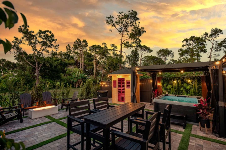 Black Vanilla" Luxe Stay, Sauna, Cold Plunge & Spa - Naples, FL