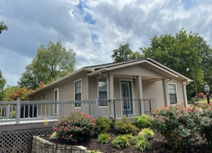 Charming 2 Bedroom Home, Sleeps 6 - United States