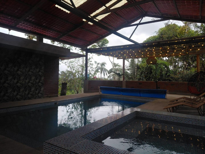 Quinta Utopía: Piscina Hidromasaje Naturaleza Viva - Yunguilla