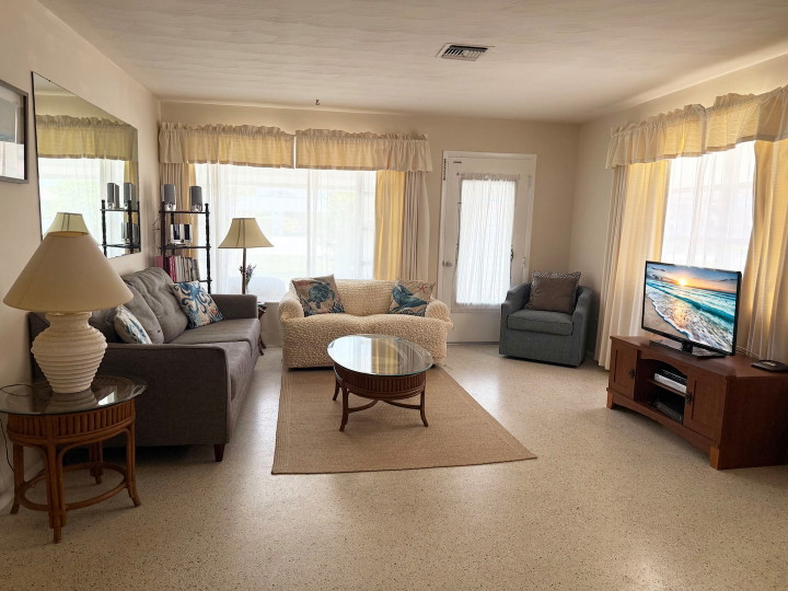Sun, Sand & Savings | Bonita Cozy Cottage Escape - Bonita Springs, FL