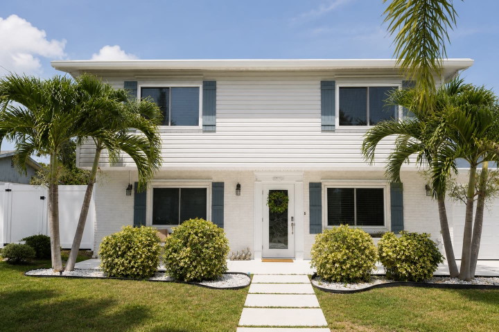 The Britannia Breeze-5 Min To Siesta Key, Sleeps 9 - Sarasota, FL