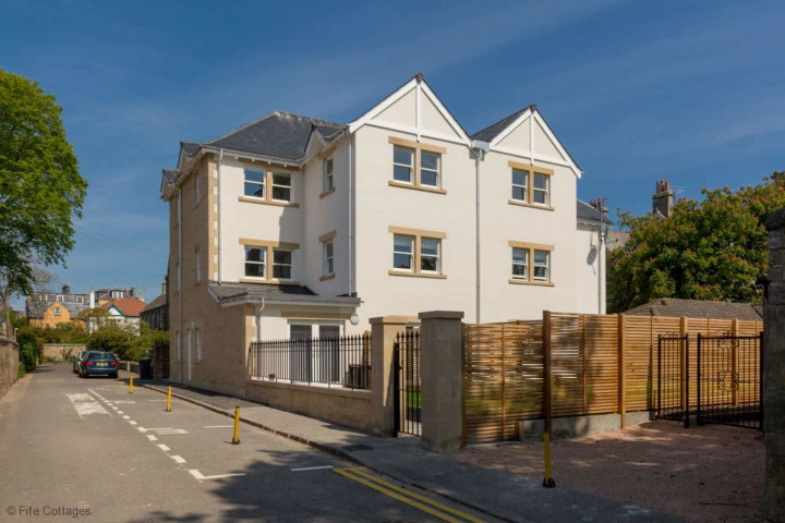 Sleeps 4 - Fantastic Modern Town Centre Apartment With Parking - Saint Andrews